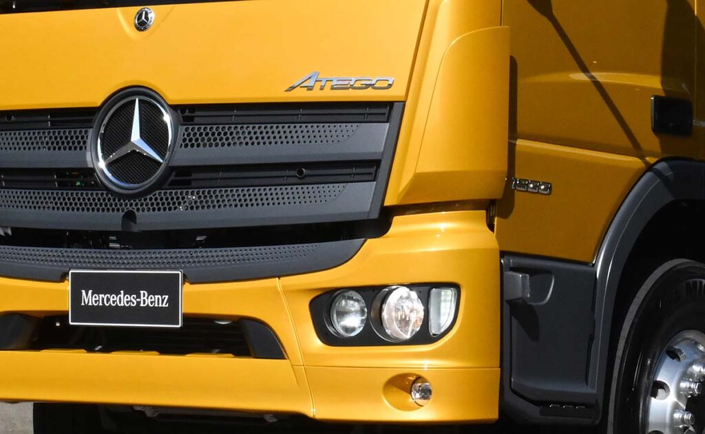 Luego de exhibirse en FENATRAN, el renovado Mercedes-Benz Atego llega ...