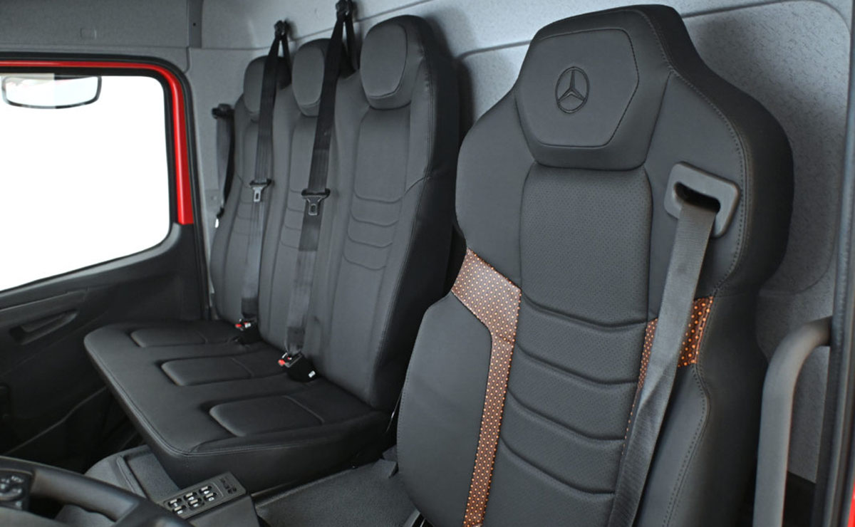 mercedes-benz-atego-2025