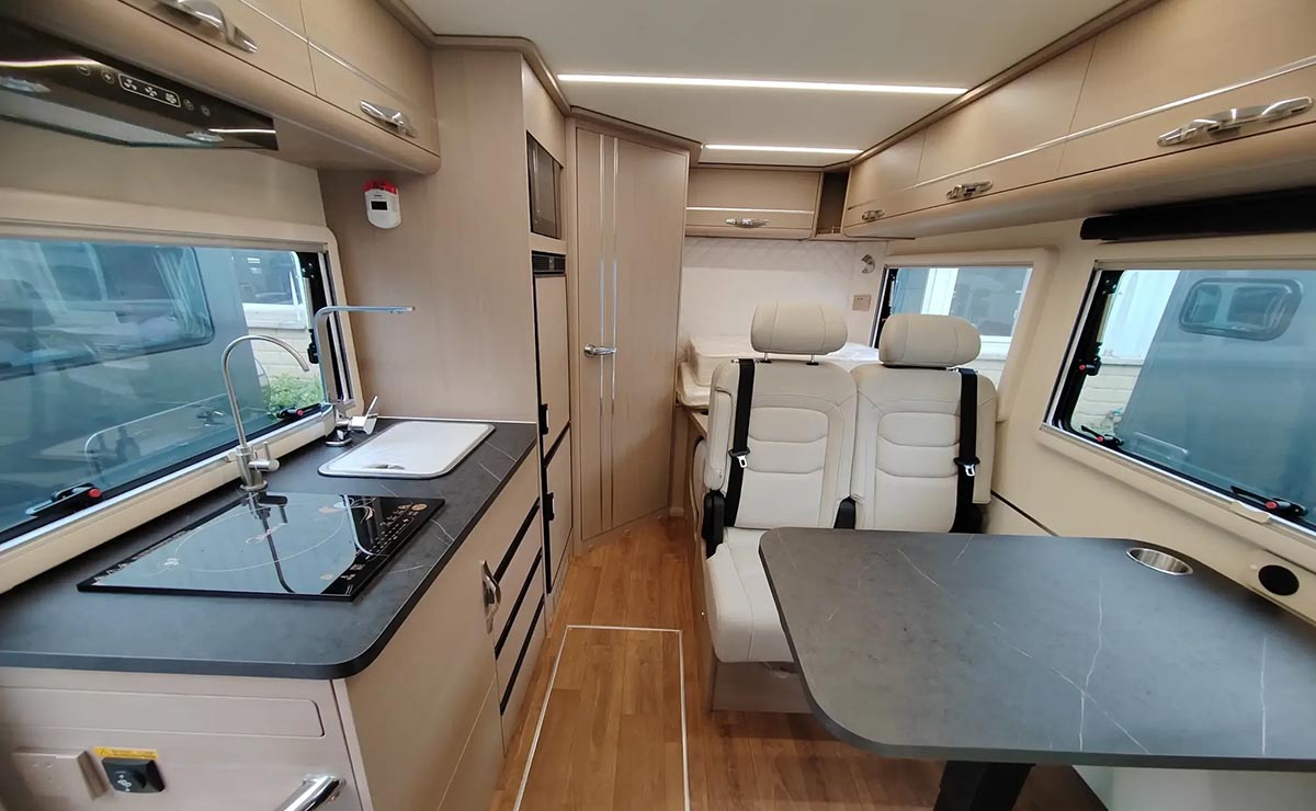 motorhome-changan-fengjing-blue-whale