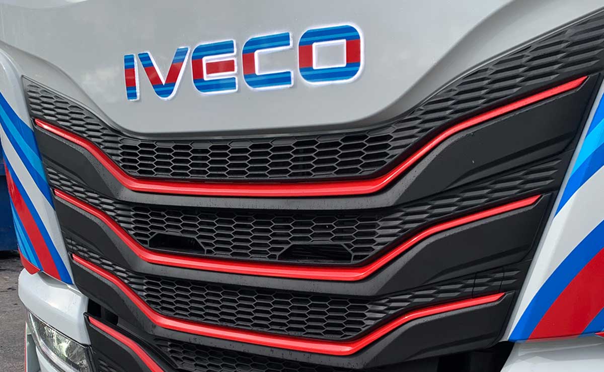 De la mano de RinoCustom, el IVECO S-Way se viste como nunca evocando ...