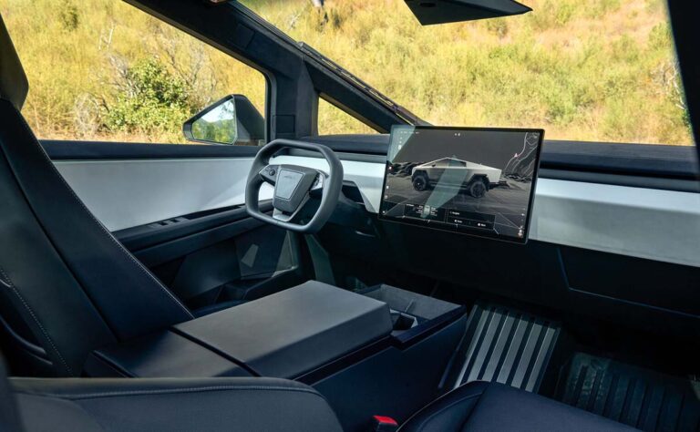 Tesla Cybertruck: cómo es la excéntrica pick up que llegó al país