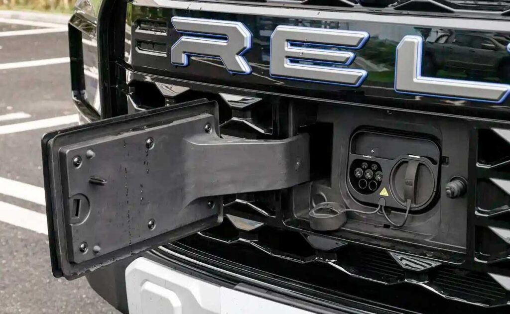 Prestaciones eléctricas a precio terrenal: así es la pick up Rely R08 EV